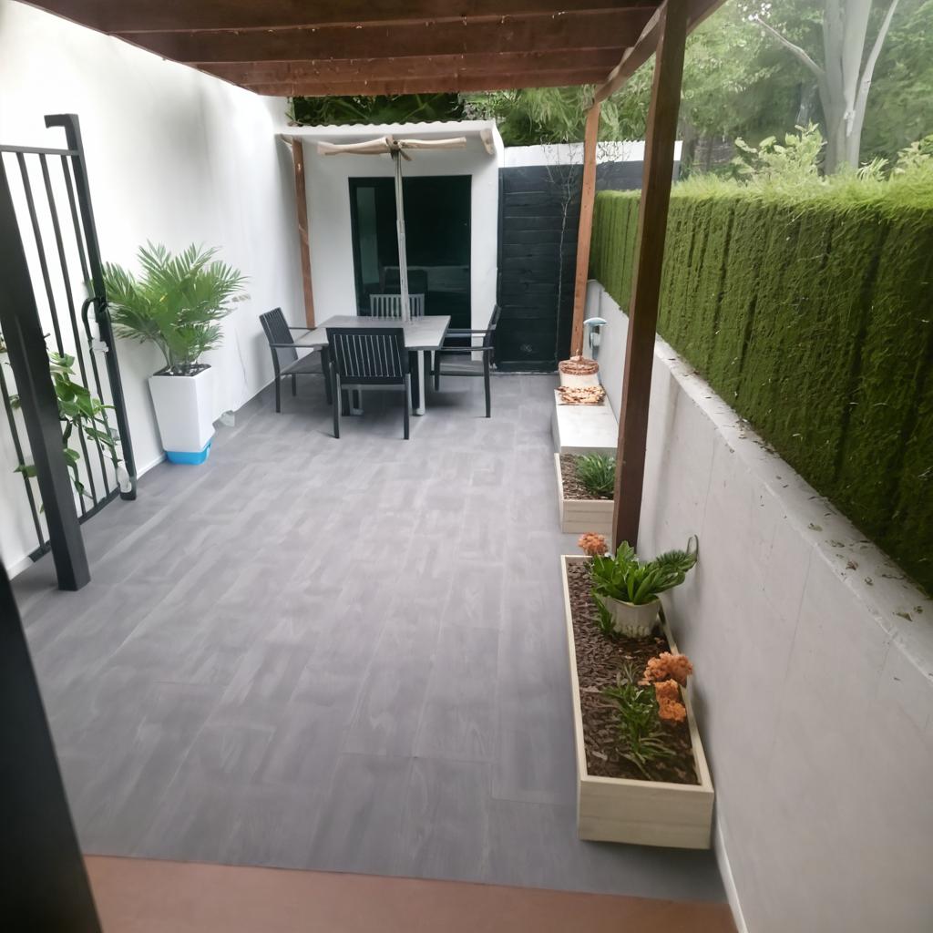 Outdoor Oasis: Secluded Courtyard Sanctuary