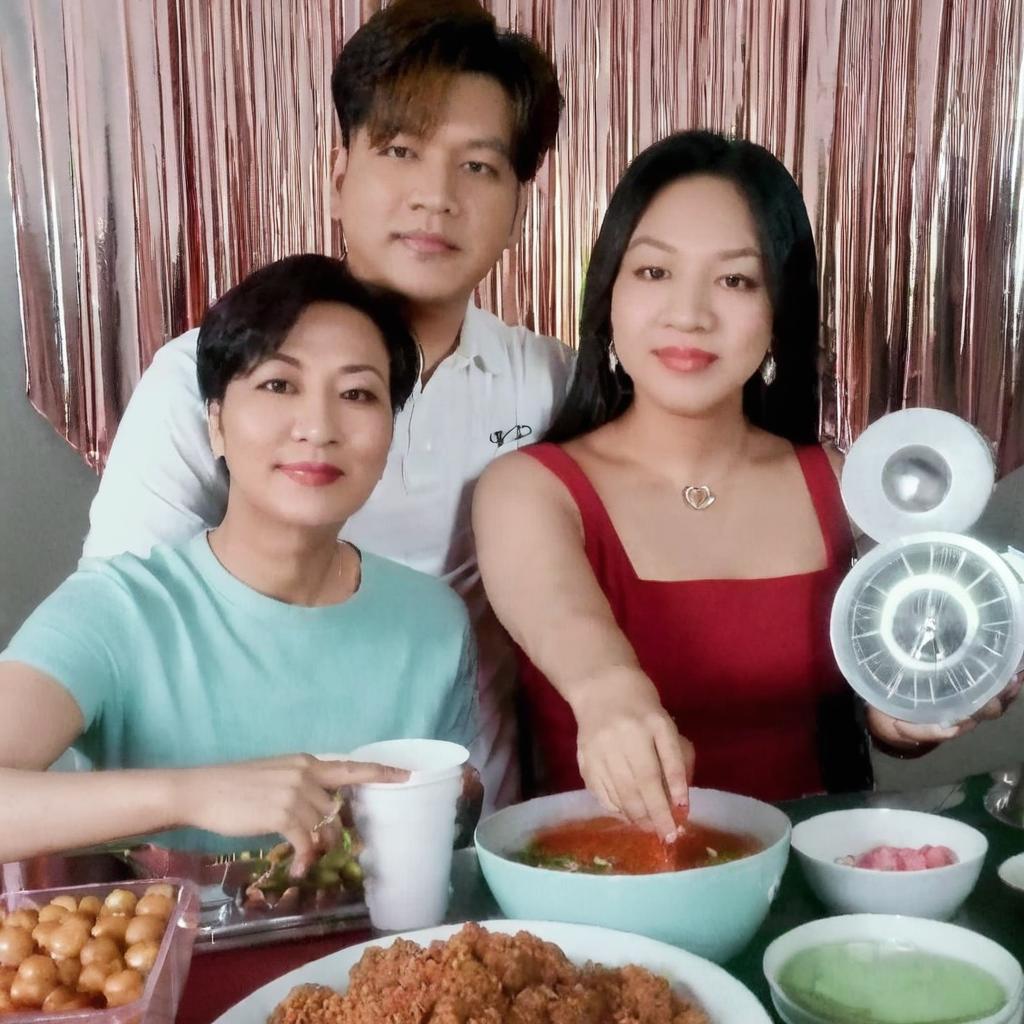 Cheerful Family Gathering: Celebrating Tradition and Togetherness in 2025