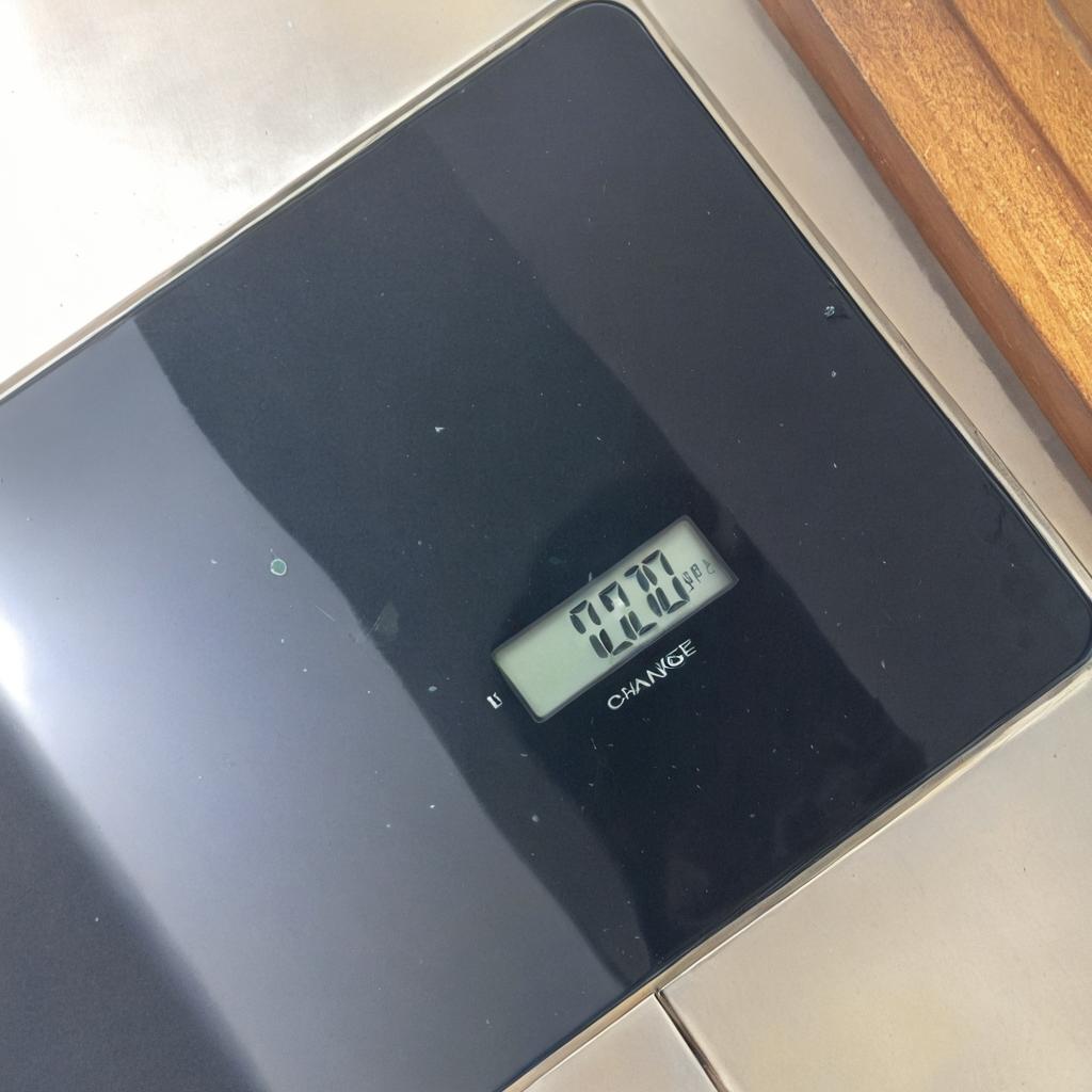Sleek Digital Bathroom Scale - Modern Design & Functionality