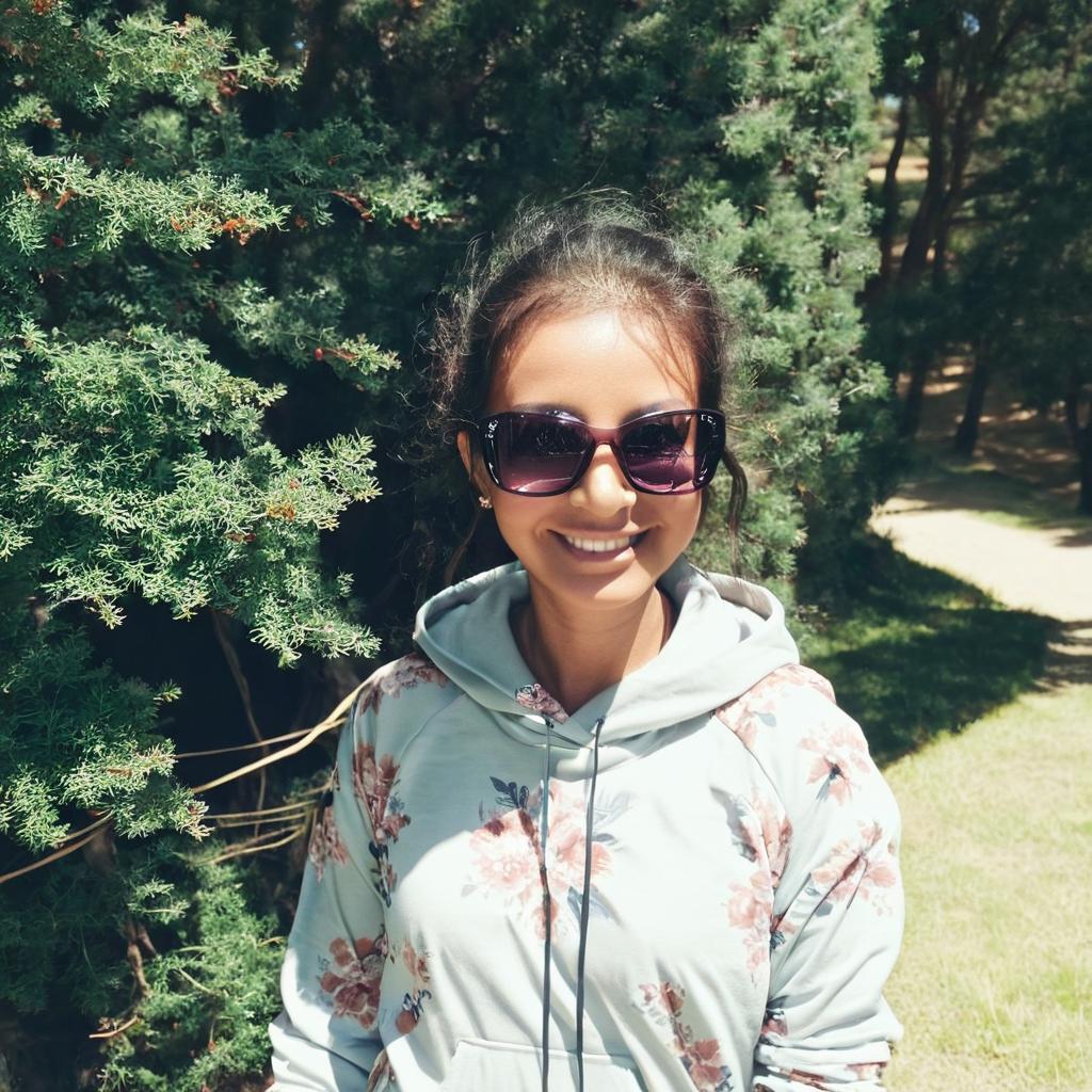 Vibrant Blue Sky with Fluffy Clouds - Cheerful Atmosphere